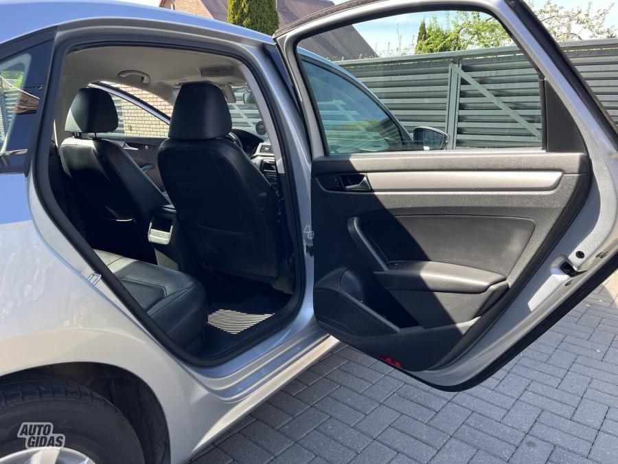 Grey Volkswagen Passat 2015 in Kaunas, with an engine capacity of 1.80 L and mileage of 252 thousand km for 4250 €, photo 14 on AUTOMOTO.COM.LV
