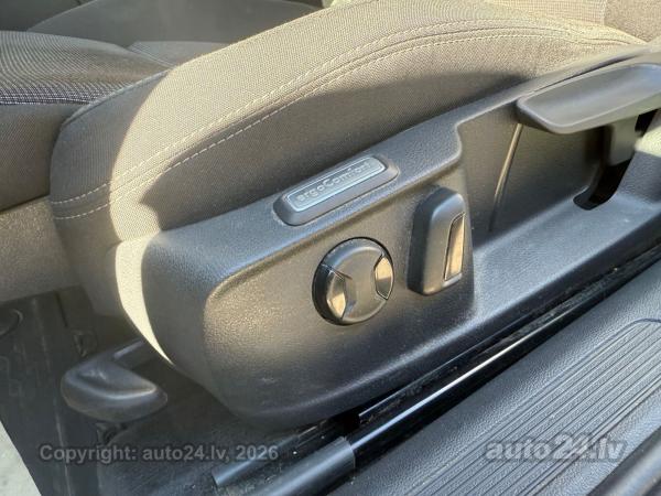 Grey Volkswagen Passat 2015 in Tallinn, with an engine capacity of 1.40 L and mileage of 169 thousand km for 8990 €, photo 8 on AUTOMOTO.COM.LV