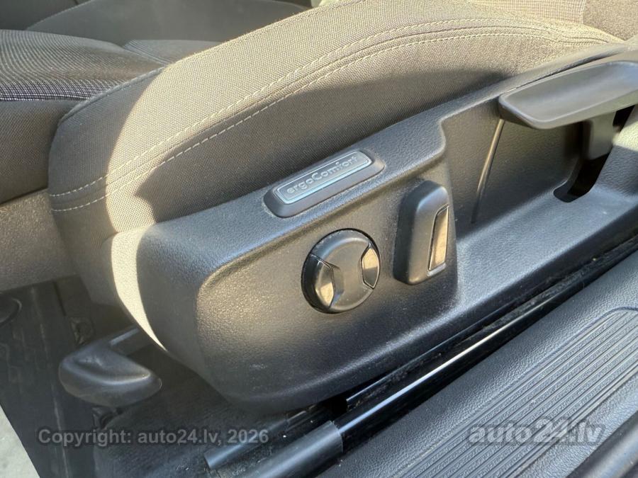 Grey Volkswagen Passat 2015 in Tallinn, with an engine capacity of 1.40 L and mileage of 169 thousand km for 8990 €, photo 9 on AUTOMOTO.COM.LV