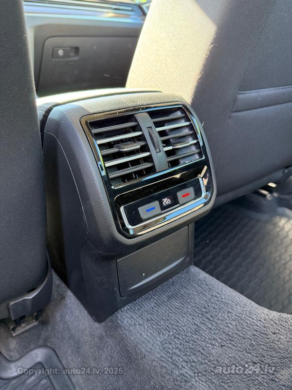 Grey Volkswagen Passat 2015 in Tallinn, with an engine capacity of 1.40 L and mileage of 169 thousand km for 8990 €, photo 10 on AUTOMOTO.COM.LV