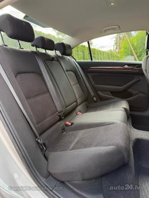 Grey Volkswagen Passat 2015 in Tallinn, with an engine capacity of 1.40 L and mileage of 169 thousand km for 8990 €, photo 17 on AUTOMOTO.COM.LV