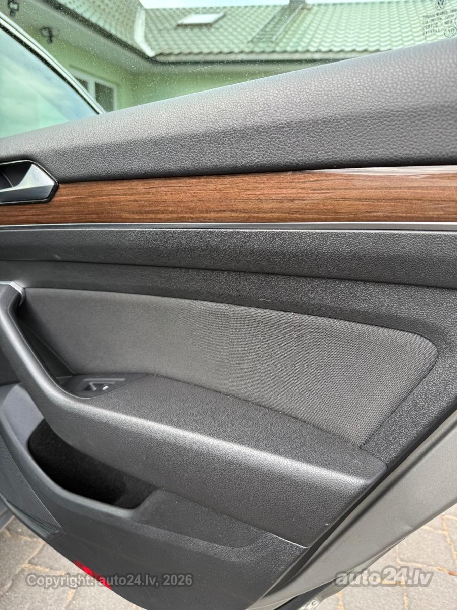 Grey Volkswagen Passat 2015 in Tallinn, with an engine capacity of 1.40 L and mileage of 169 thousand km for 8990 €, photo 19 on AUTOMOTO.COM.LV