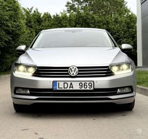 Grey Volkswagen Passat 2015 in Kaunas, with an engine capacity of 1.60 L and mileage of 308 thousand km for 6500 €, photo 3 on AUTOMOTO.COM.LV