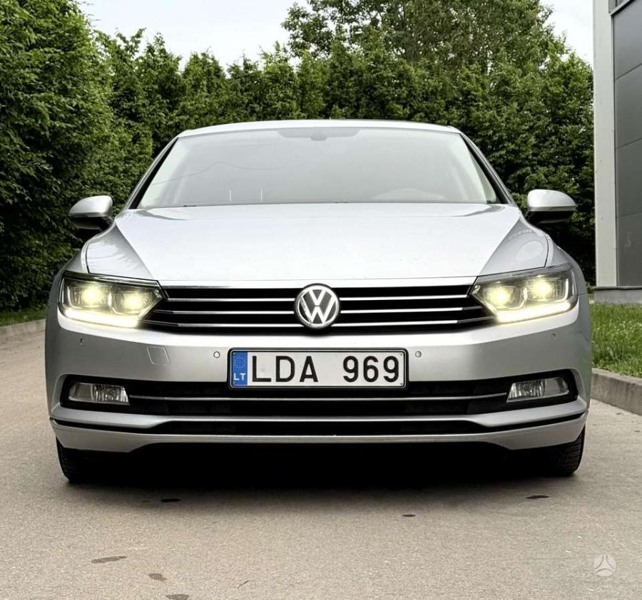 Grey Volkswagen Passat 2015 in Kaunas, with an engine capacity of 1.60 L and mileage of 308 thousand km for 6500 €, photo 3 on AUTOMOTO.COM.LV