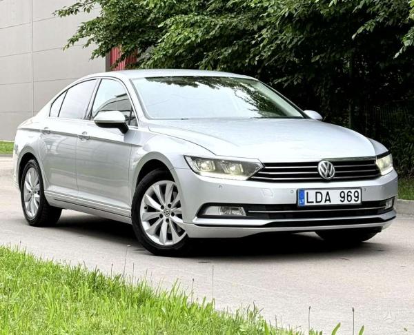 Grey Volkswagen Passat 2015 in Kaunas, with an engine capacity of 1.60 L and mileage of 308 thousand km for 6500 €, photo 3 on AUTOMOTO.COM.LV