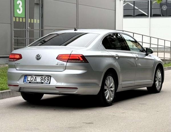 Grey Volkswagen Passat 2015 in Kaunas, with an engine capacity of 1.60 L and mileage of 308 thousand km for 6500 €, photo 5 on AUTOMOTO.COM.LV