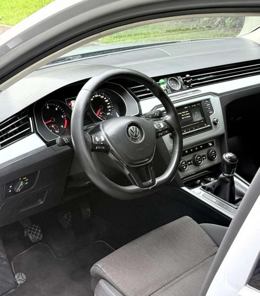 Grey Volkswagen Passat 2015 in Kaunas, with an engine capacity of 1.60 L and mileage of 308 thousand km for 6500 €, photo 7 on AUTOMOTO.COM.LV