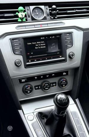 Grey Volkswagen Passat 2015 in Kaunas, with an engine capacity of 1.60 L and mileage of 308 thousand km for 6500 €, photo 8 on AUTOMOTO.COM.LV