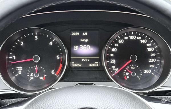Grey Volkswagen Passat 2015 in Kaunas, with an engine capacity of 1.60 L and mileage of 308 thousand km for 6500 €, photo 8 on AUTOMOTO.COM.LV
