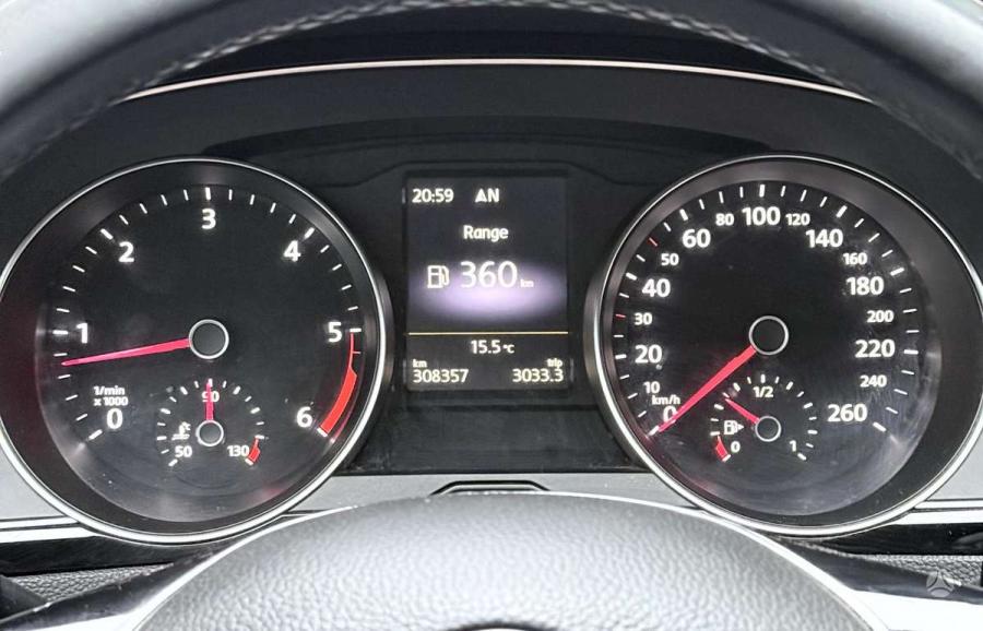 Grey Volkswagen Passat 2015 in Kaunas, with an engine capacity of 1.60 L and mileage of 308 thousand km for 6500 €, photo 9 on AUTOMOTO.COM.LV