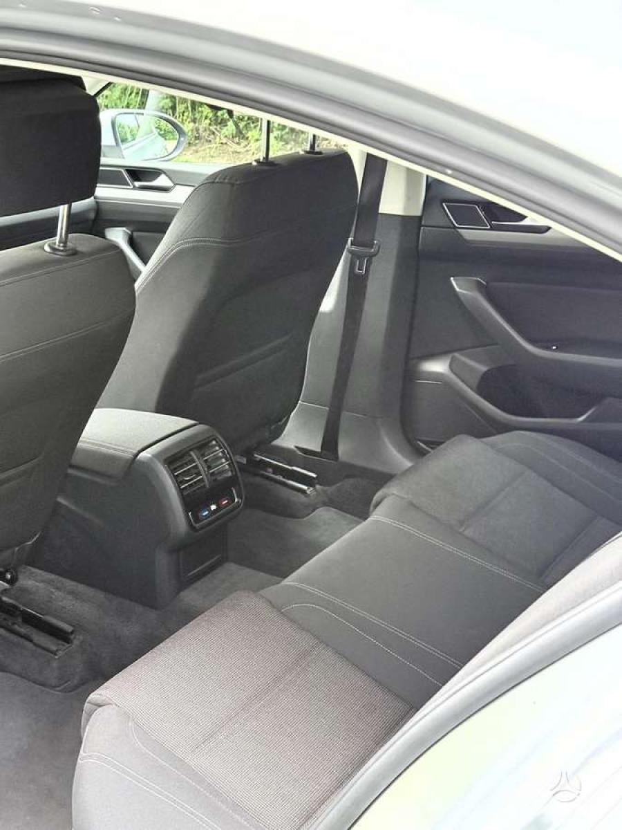 Grey Volkswagen Passat 2015 in Kaunas, with an engine capacity of 1.60 L and mileage of 308 thousand km for 6500 €, photo 11 on AUTOMOTO.COM.LV