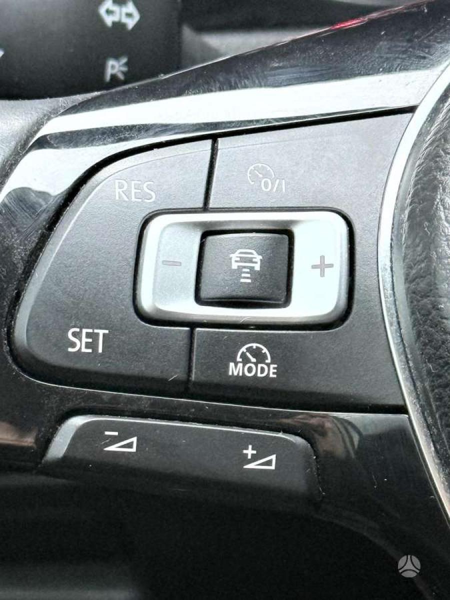 Grey Volkswagen Passat 2015 in Kaunas, with an engine capacity of 1.60 L and mileage of 308 thousand km for 6500 €, photo 12 on AUTOMOTO.COM.LV