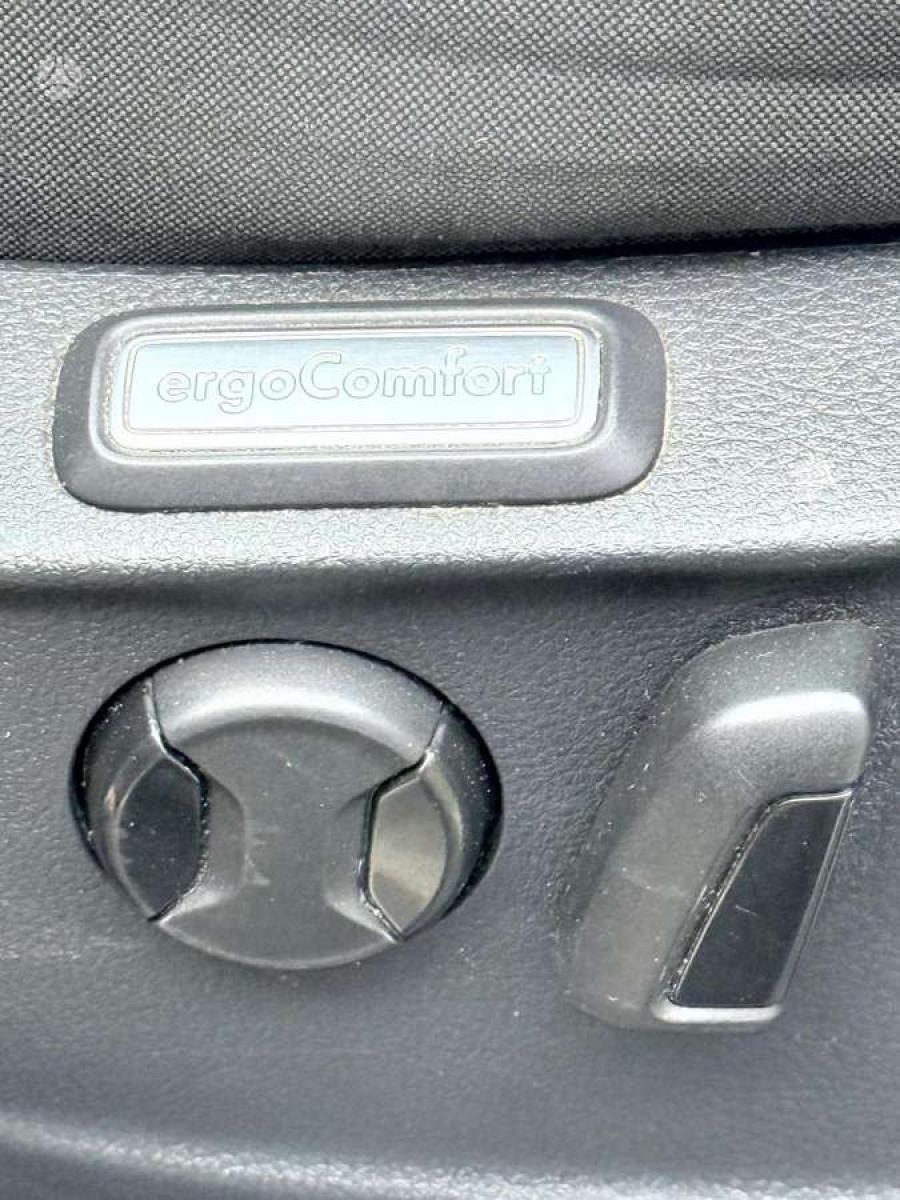 Grey Volkswagen Passat 2015 in Kaunas, with an engine capacity of 1.60 L and mileage of 308 thousand km for 6500 €, photo 15 on AUTOMOTO.COM.LV