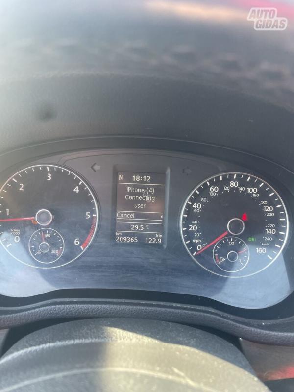 Grey Volkswagen Passat 2015 in Kaunas, with an engine capacity of 2.00 L and mileage of 209 thousand km for 5700 €, photo 7 on AUTOMOTO.COM.LV