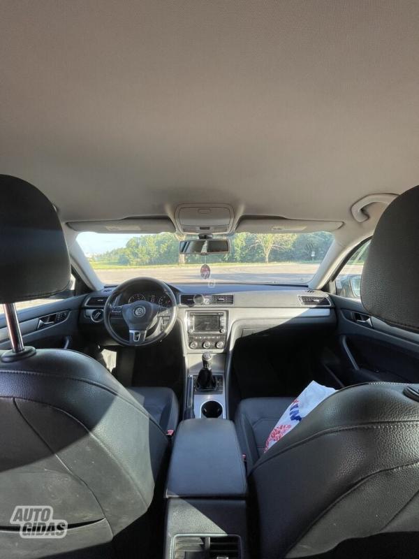 Grey Volkswagen Passat 2015 in Kaunas, with an engine capacity of 2.00 L and mileage of 209 thousand km for 5700 €, photo 8 on AUTOMOTO.COM.LV