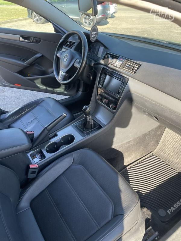 Grey Volkswagen Passat 2015 in Kaunas, with an engine capacity of 2.00 L and mileage of 209 thousand km for 5700 €, photo 9 on AUTOMOTO.COM.LV