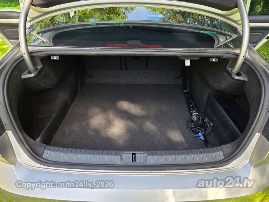 Pelēks Volkswagen Passat 2015 Tallina, ar dzinēja tilpumu 2.00 L un nobraukumu 230 tūkst. km par 12900 €, foto 21 vietnē AUTOMOTO.COM.LV