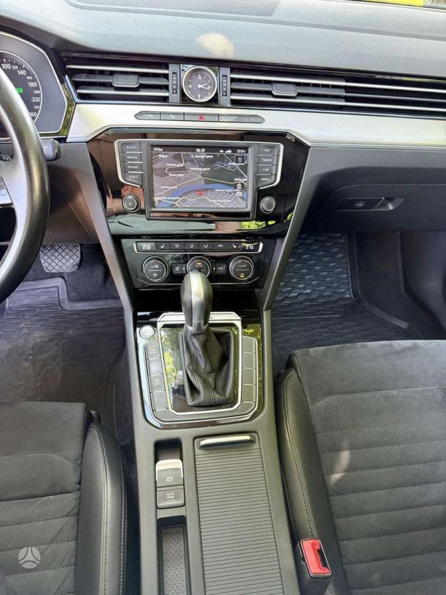 Pelēks Volkswagen Passat 2015 Kauņa, ar dzinēja tilpumu 1.97 L un nobraukumu 312 tūkst. km par 10400 €, foto 13 vietnē AUTOMOTO.COM.LV