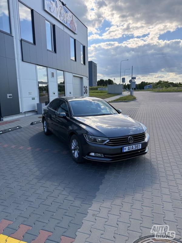 Grey Volkswagen Passat 2015 in Vilnius, with an engine capacity of 1.60 L and mileage of 232 thousand km for 6850 €, photo 5 on AUTOMOTO.COM.LV
