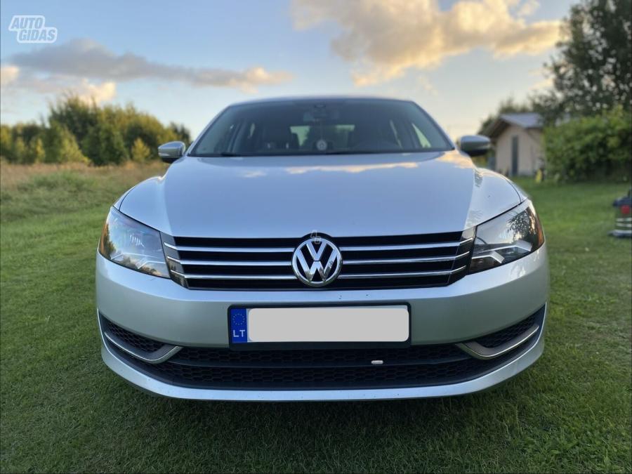 Grey Volkswagen Passat 2015 in Vilnius, with an engine capacity of 1.80 L and mileage of 236 thousand km for 5000 €, photo 4 on AUTOMOTO.COM.LV