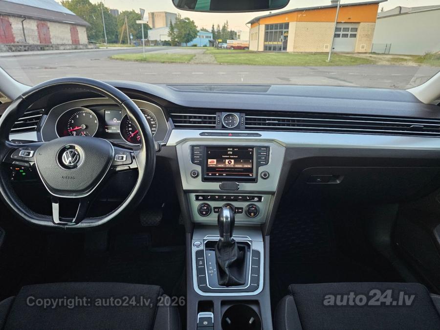 Grey Volkswagen Passat 2015 in Paide, with an engine capacity of 1.40 L and mileage of 128 thousand km for 10990 €, photo 9 on AUTOMOTO.COM.LV