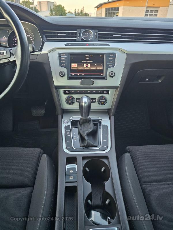 Grey Volkswagen Passat 2015 in Paide, with an engine capacity of 1.40 L and mileage of 128 thousand km for 10990 €, photo 10 on AUTOMOTO.COM.LV