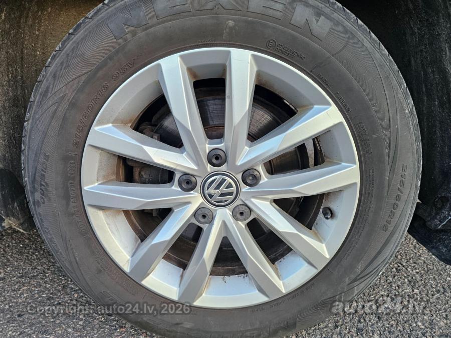 Grey Volkswagen Passat 2015 in Paide, with an engine capacity of 1.40 L and mileage of 128 thousand km for 10990 €, photo 26 on AUTOMOTO.COM.LV
