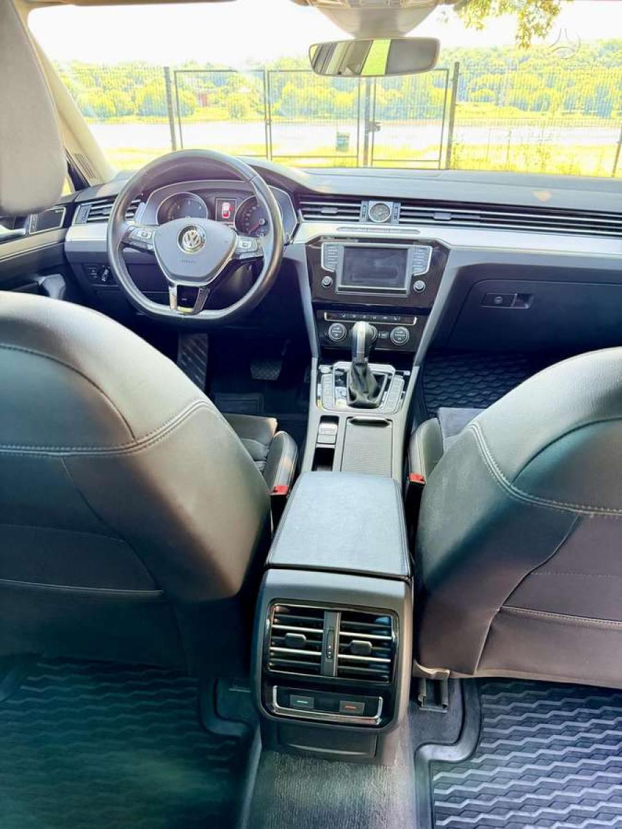 Grey Volkswagen Passat 2015 in Kaunas, with an engine capacity of 1.97 L and mileage of 313 thousand km for 9900 €, photo 13 on AUTOMOTO.COM.LV