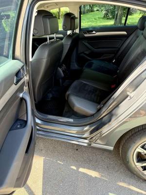 Grey Volkswagen Passat 2015 in Kaunas, with an engine capacity of 1.97 L and mileage of 313 thousand km for 9900 €, photo 19 on AUTOMOTO.COM.LV
