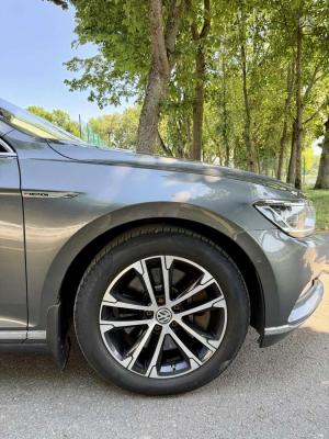 Grey Volkswagen Passat 2015 in Kaunas, with an engine capacity of 1.97 L and mileage of 313 thousand km for 9900 €, photo 20 on AUTOMOTO.COM.LV