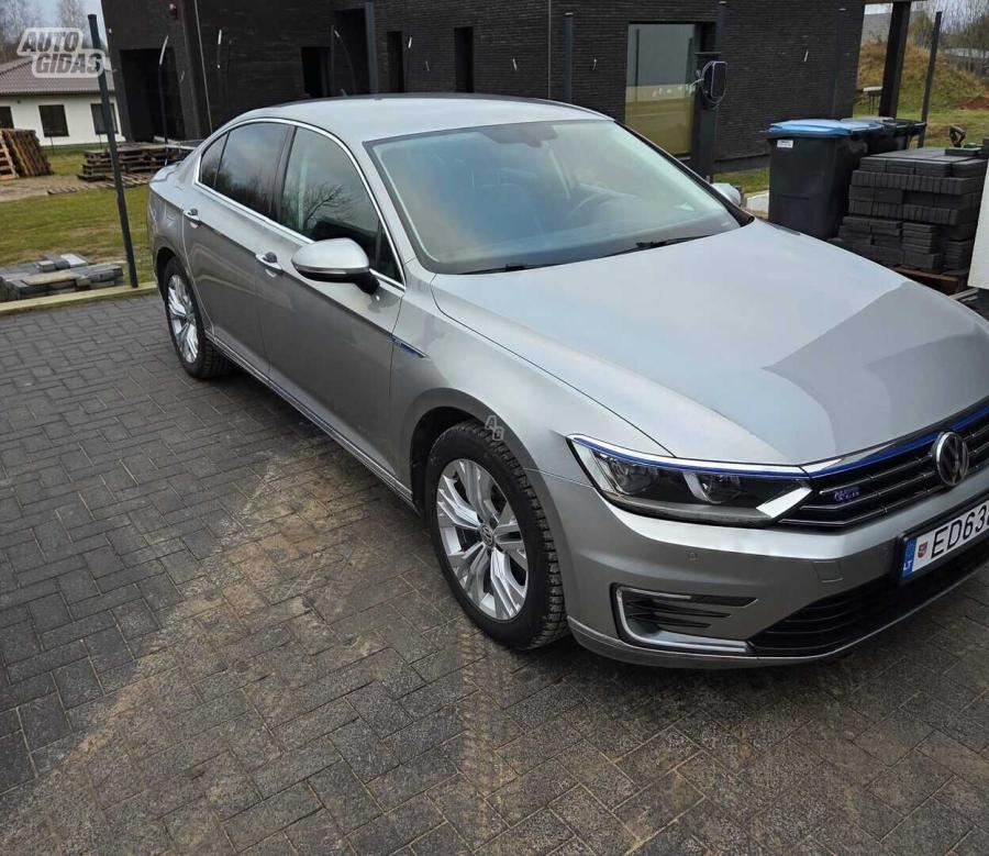 Pelēks Volkswagen Passat 2016 Viļņa, ar dzinēja tilpumu 1.40 L un nobraukumu 228 tūkst. km par 13000 €, foto 2 vietnē AUTOMOTO.COM.LV