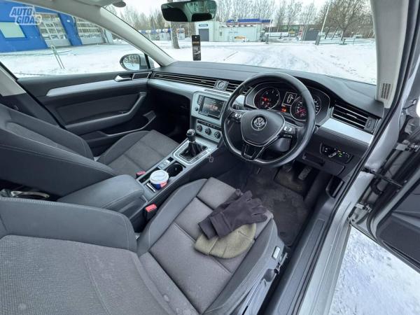 Pelēks Volkswagen Passat 2016 Viļņa, ar dzinēja tilpumu 2.00 L un nobraukumu 177 tūkst. km par 4200 €, foto 4 vietnē AUTOMOTO.COM.LV