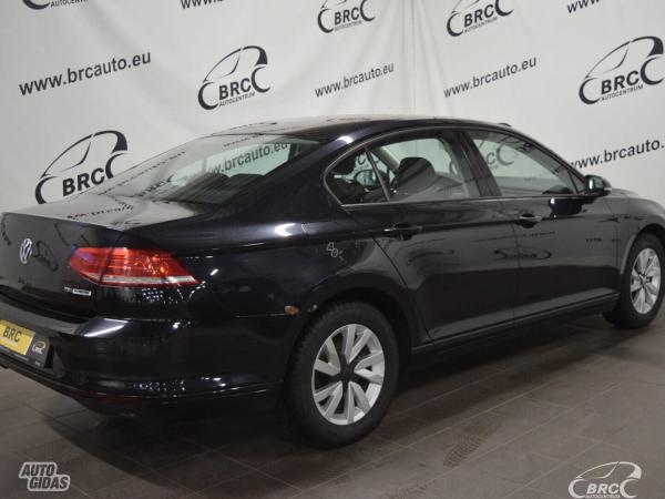 Pelēks Volkswagen Passat 2016 Rīga, ar dzinēja tilpumu 1.40 L un nobraukumu 279 tūkst. km par 6400 €, foto 2 vietnē AUTOMOTO.COM.LV