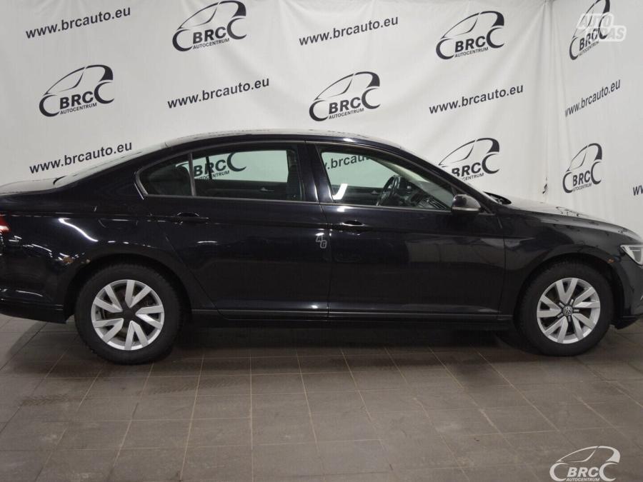 Grey Volkswagen Passat 2016 in Riga, with an engine capacity of 1.40 L and mileage of 279 thousand km for 6400 €, photo 23 on AUTOMOTO.COM.LV