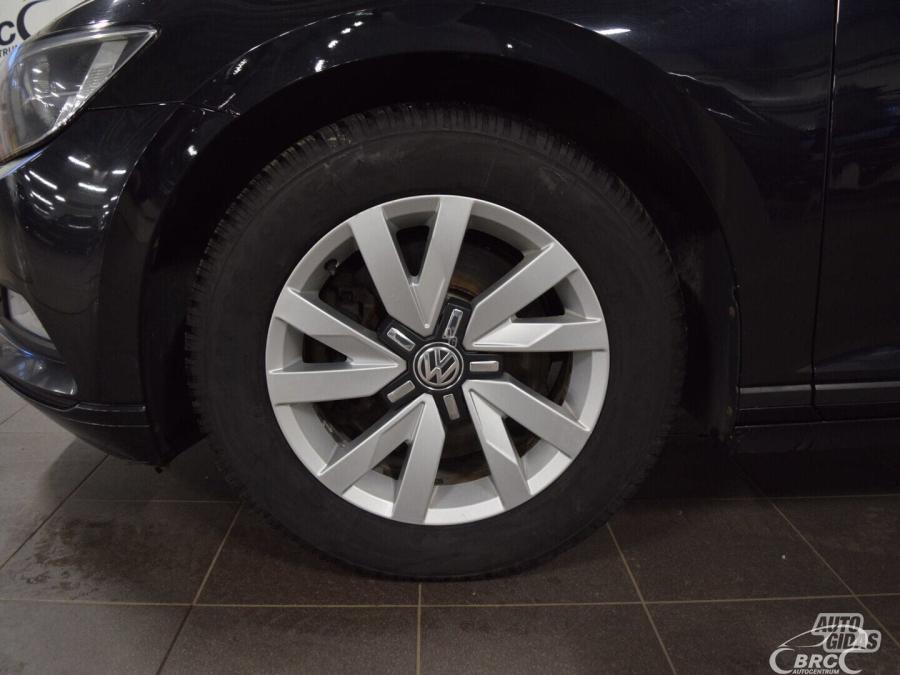 Grey Volkswagen Passat 2016 in Riga, with an engine capacity of 1.40 L and mileage of 279 thousand km for 6400 €, photo 24 on AUTOMOTO.COM.LV