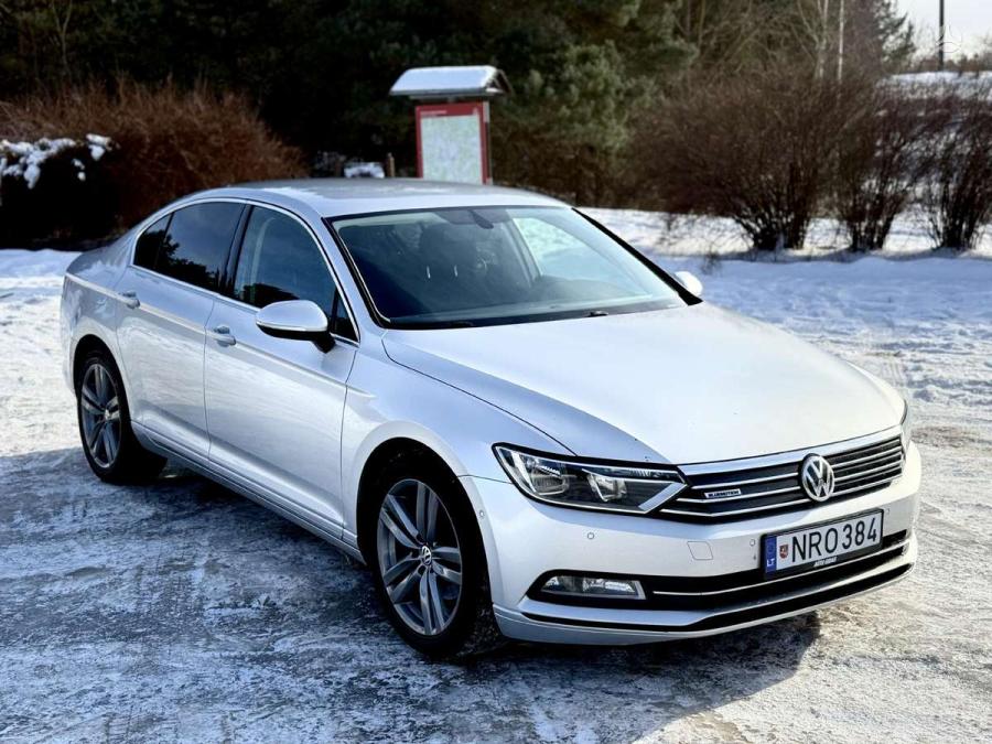 Grey Volkswagen Passat 2016 in Vilnius, with an engine capacity of 2.00 L and mileage of 290 thousand km for 8800 €, photo 1 on AUTOMOTO.COM.LV