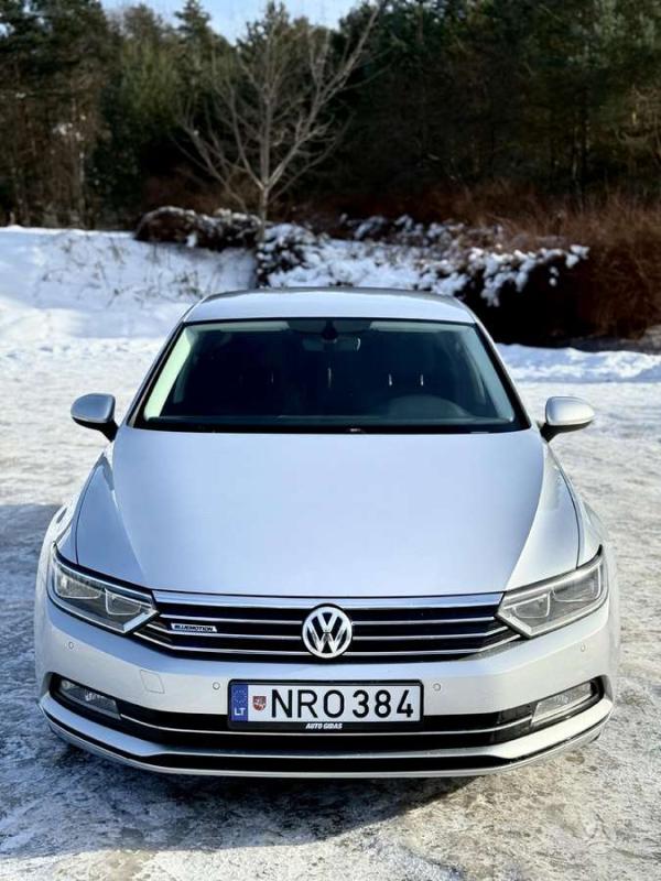 Grey Volkswagen Passat 2016 in Vilnius, with an engine capacity of 2.00 L and mileage of 290 thousand km for 8800 €, photo 3 on AUTOMOTO.COM.LV