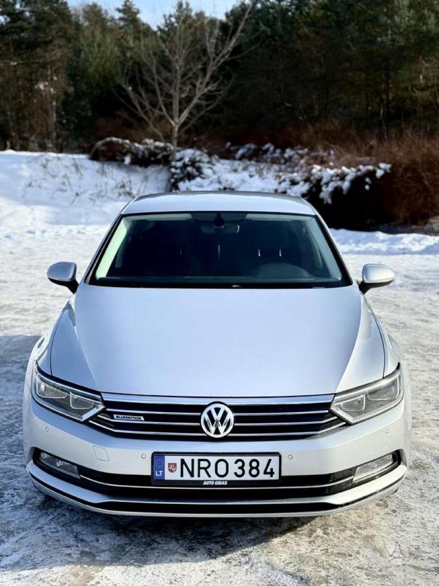 Grey Volkswagen Passat 2016 in Vilnius, with an engine capacity of 2.00 L and mileage of 290 thousand km for 8700 €, photo 3 on AUTOMOTO.COM.LV