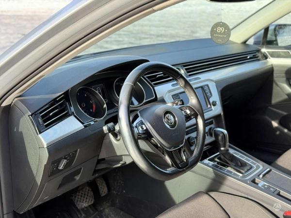 Grey Volkswagen Passat 2016 in Vilnius, with an engine capacity of 2.00 L and mileage of 290 thousand km for 8700 €, photo 9 on AUTOMOTO.COM.LV