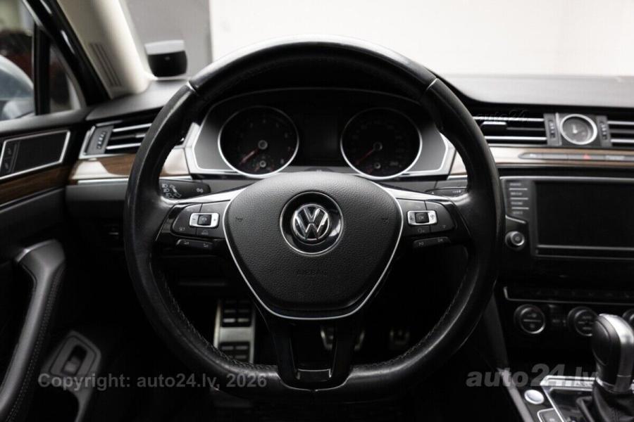 Grey Volkswagen Passat 2016 in Johvi, with an engine capacity of 2.00 L and mileage of 272 thousand km for 12000 €, photo 15 on AUTOMOTO.COM.LV
