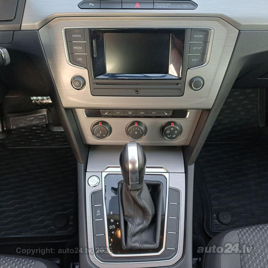 Grey Volkswagen Passat 2016 in Tallinn, with an engine capacity of 1.40 L and mileage of 138 thousand km for 10490 €, photo 13 on AUTOMOTO.COM.LV