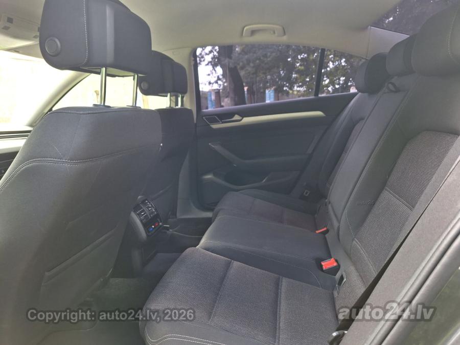Grey Volkswagen Passat 2016 in Tallinn, with an engine capacity of 1.60 L and mileage of 229 thousand km for 11900 €, photo 9 on AUTOMOTO.COM.LV