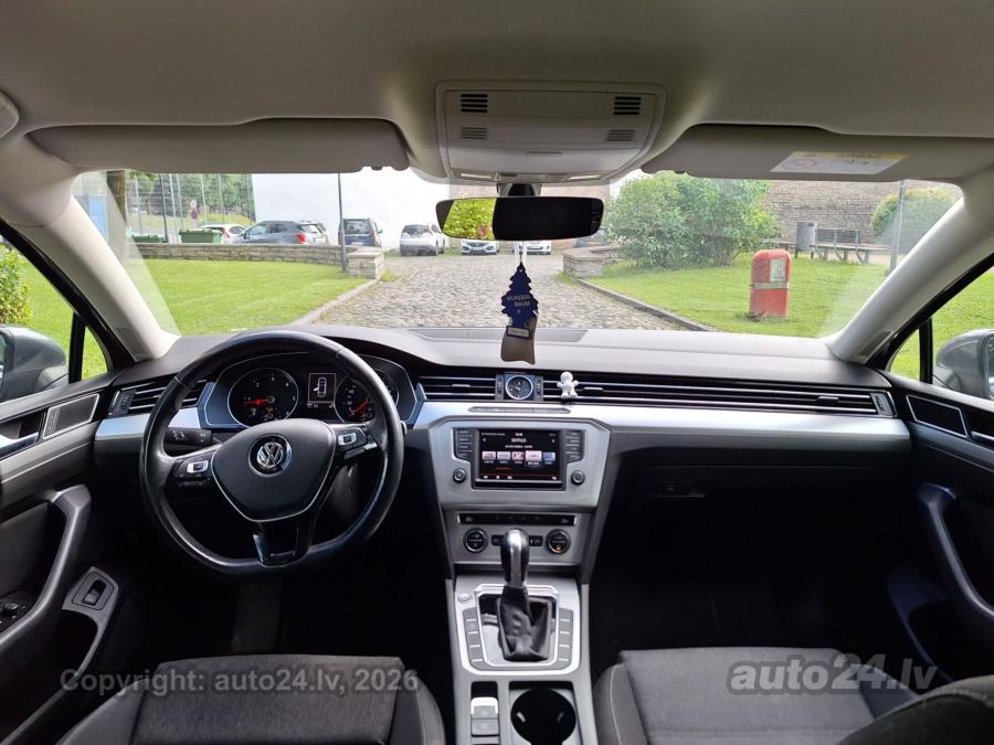 Grey Volkswagen Passat 2016 in Tallinn, with an engine capacity of 1.60 L and mileage of 229 thousand km for 11900 €, photo 10 on AUTOMOTO.COM.LV
