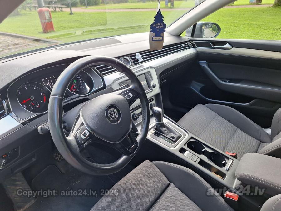 Grey Volkswagen Passat 2016 in Tallinn, with an engine capacity of 1.60 L and mileage of 229 thousand km for 11900 €, photo 11 on AUTOMOTO.COM.LV