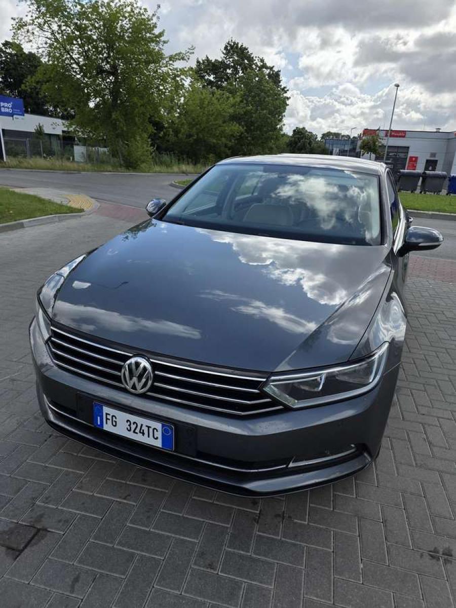 Grey Volkswagen Passat 2016 in Panevezys, with an engine capacity of 1.60 L and mileage of 237 thousand km for 8199 €, photo 6 on AUTOMOTO.COM.LV