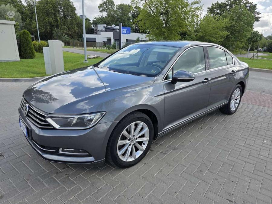 Grey Volkswagen Passat 2016 in Panevezys, with an engine capacity of 1.60 L and mileage of 237 thousand km for 8199 €, photo 7 on AUTOMOTO.COM.LV