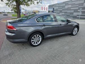 Grey Volkswagen Passat 2016 in Panevezys, with an engine capacity of 1.60 L and mileage of 237 thousand km for 8199 €, photo 12 on AUTOMOTO.COM.LV
