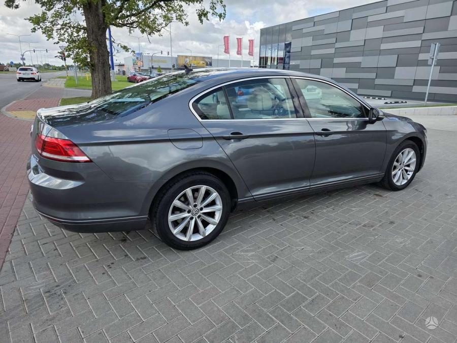 Grey Volkswagen Passat 2016 in Panevezys, with an engine capacity of 1.60 L and mileage of 237 thousand km for 8199 €, photo 12 on AUTOMOTO.COM.LV