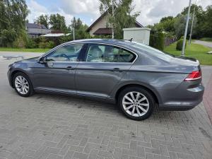 Grey Volkswagen Passat 2016 in Panevezys, with an engine capacity of 1.60 L and mileage of 237 thousand km for 8199 €, photo 13 on AUTOMOTO.COM.LV