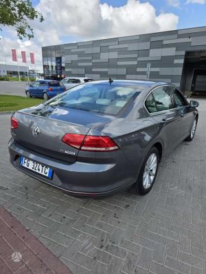 Grey Volkswagen Passat 2016 in Panevezys, with an engine capacity of 1.60 L and mileage of 237 thousand km for 8199 €, photo 14 on AUTOMOTO.COM.LV